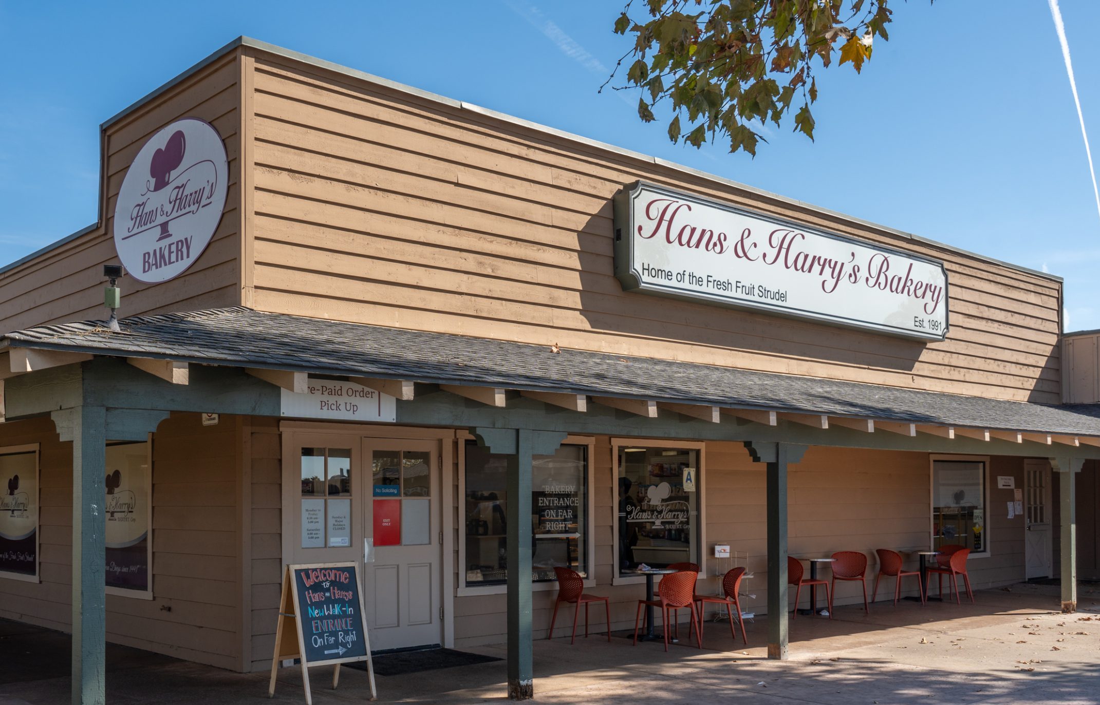 Hans and Harry's Bakery – Home of the World Famous Fresh Fruit Strudel