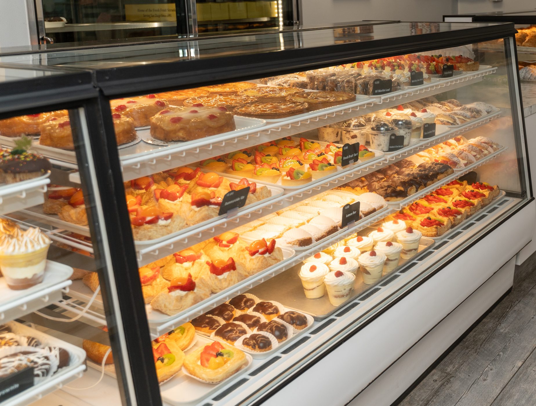 Hans and Harry's Bakery – Home of the World Famous Fresh Fruit Strudel